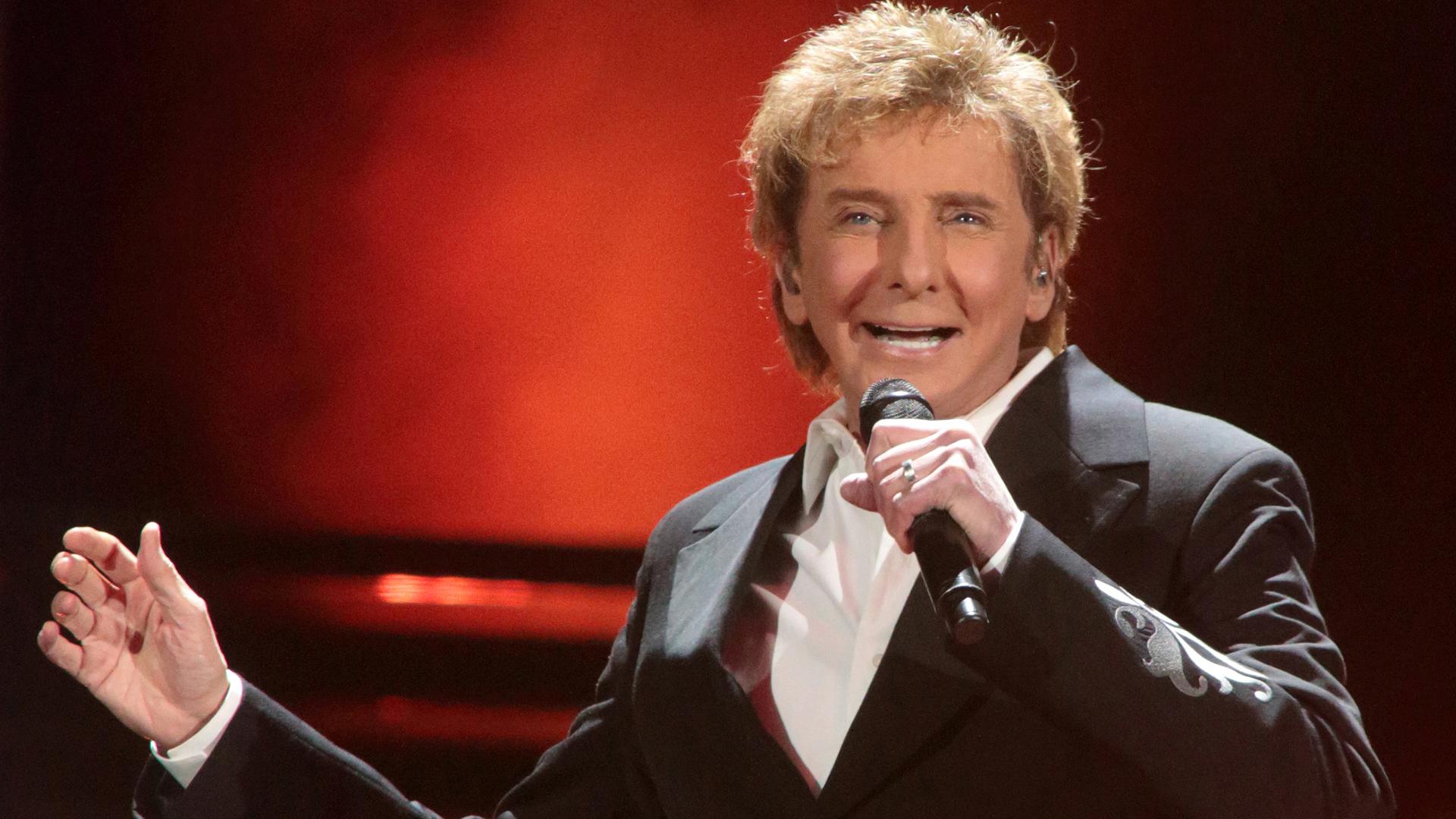 Barry Manilow to honor Spokane music teacher at summer concert | krem.com