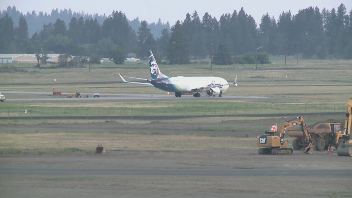 Man who made bomb threat forcing Alaska Airlines flight to land in ...